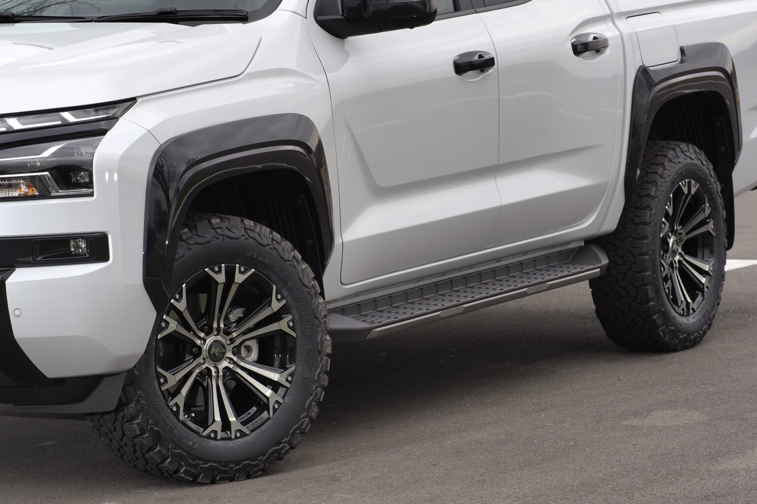 LC2Tトライトンに社外アルミホイール装着!!もっとカッコ良くなること間違い無し!?【PR】 | Motorz（モーターズ）- クルマ・バイクをもっと楽しくするメディア