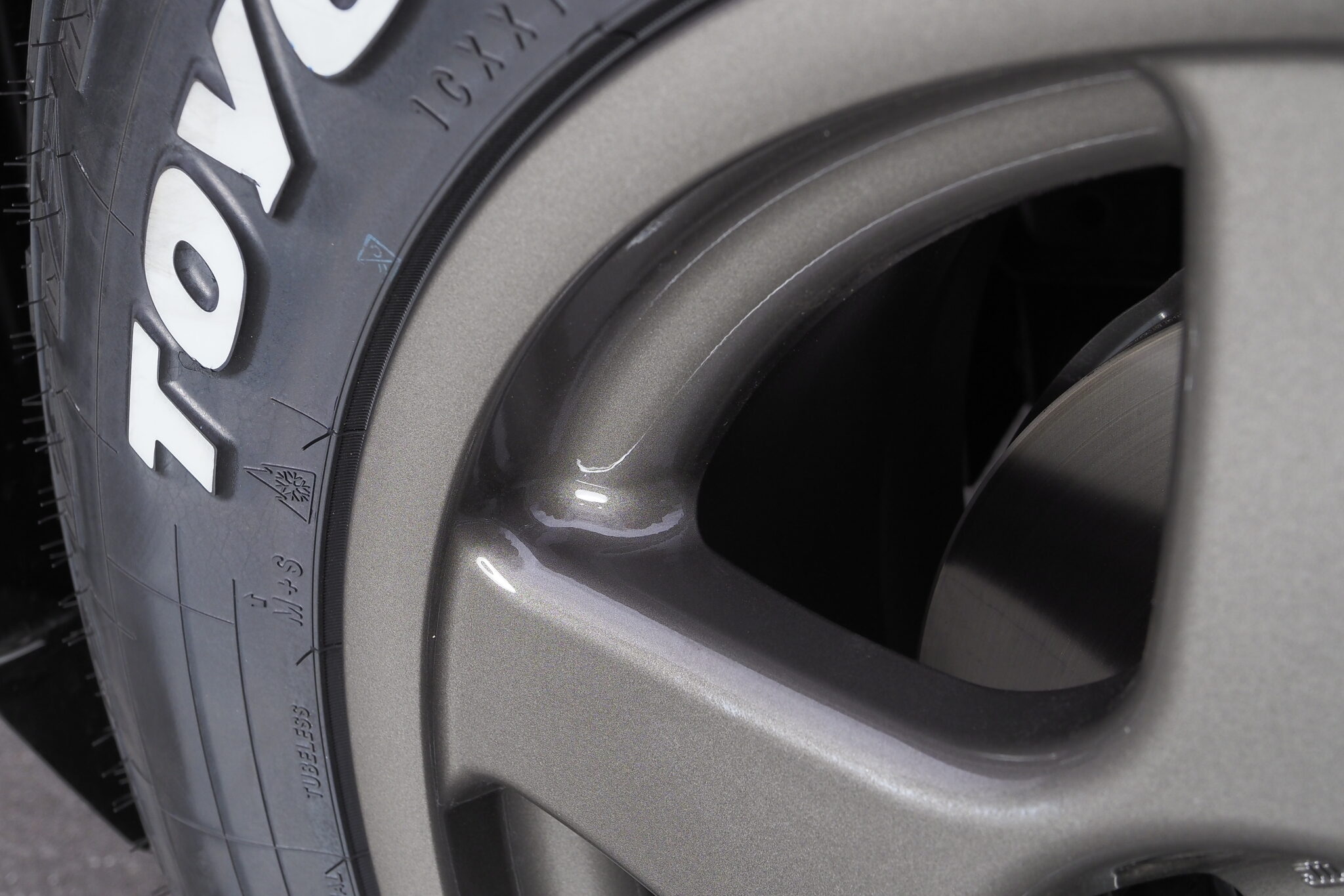 LC2Tトライトンに社外アルミホイール装着!!もっとカッコ良くなること間違い無し!?【PR】 | Motorz（モーターズ）- クルマ・バイクをもっと楽しくするメディア