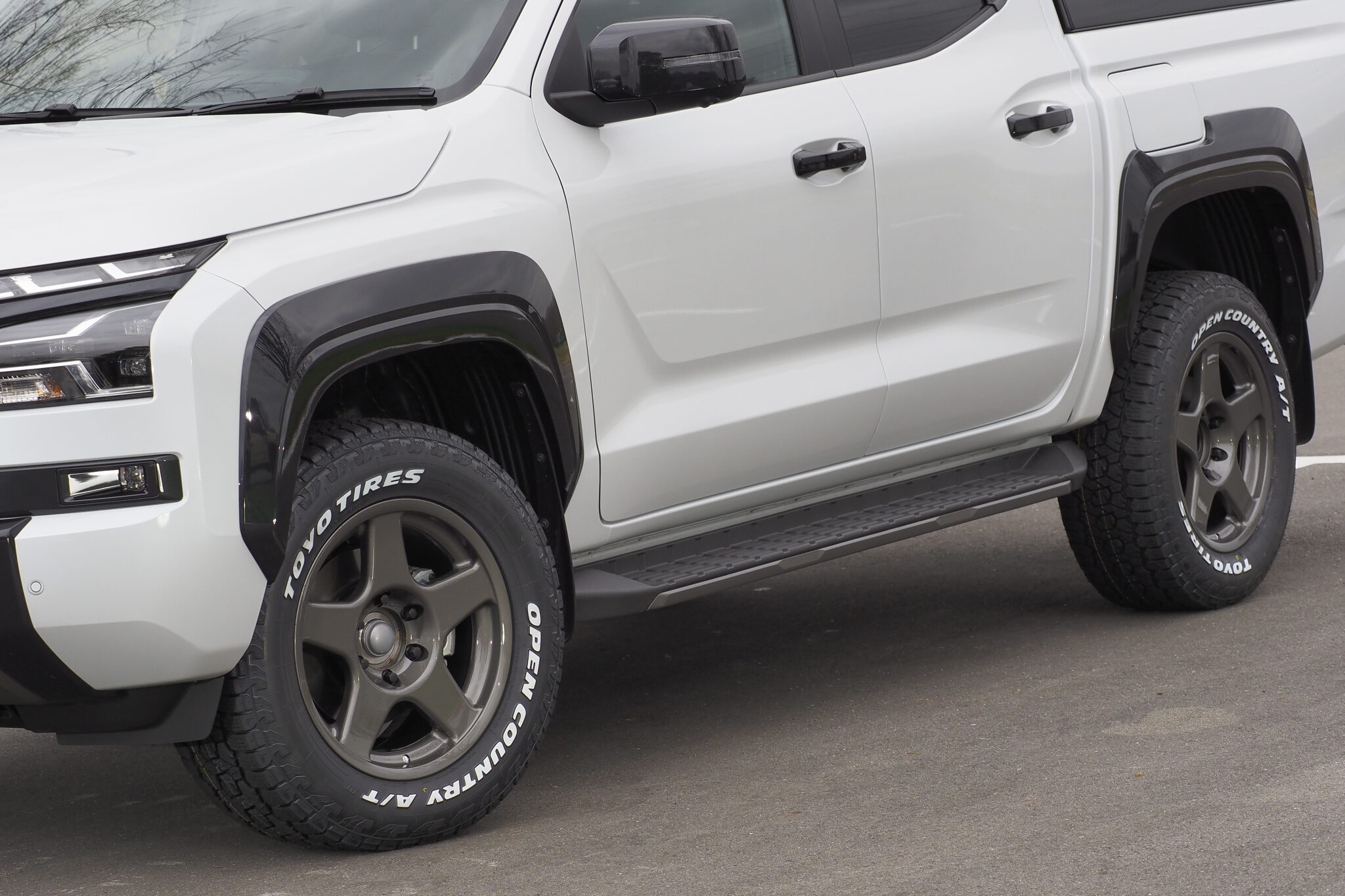 LC2Tトライトンに社外アルミホイール装着!!もっとカッコ良くなること間違い無し!?【PR】 | Motorz（モーターズ）- クルマ・バイクをもっと楽しくするメディア