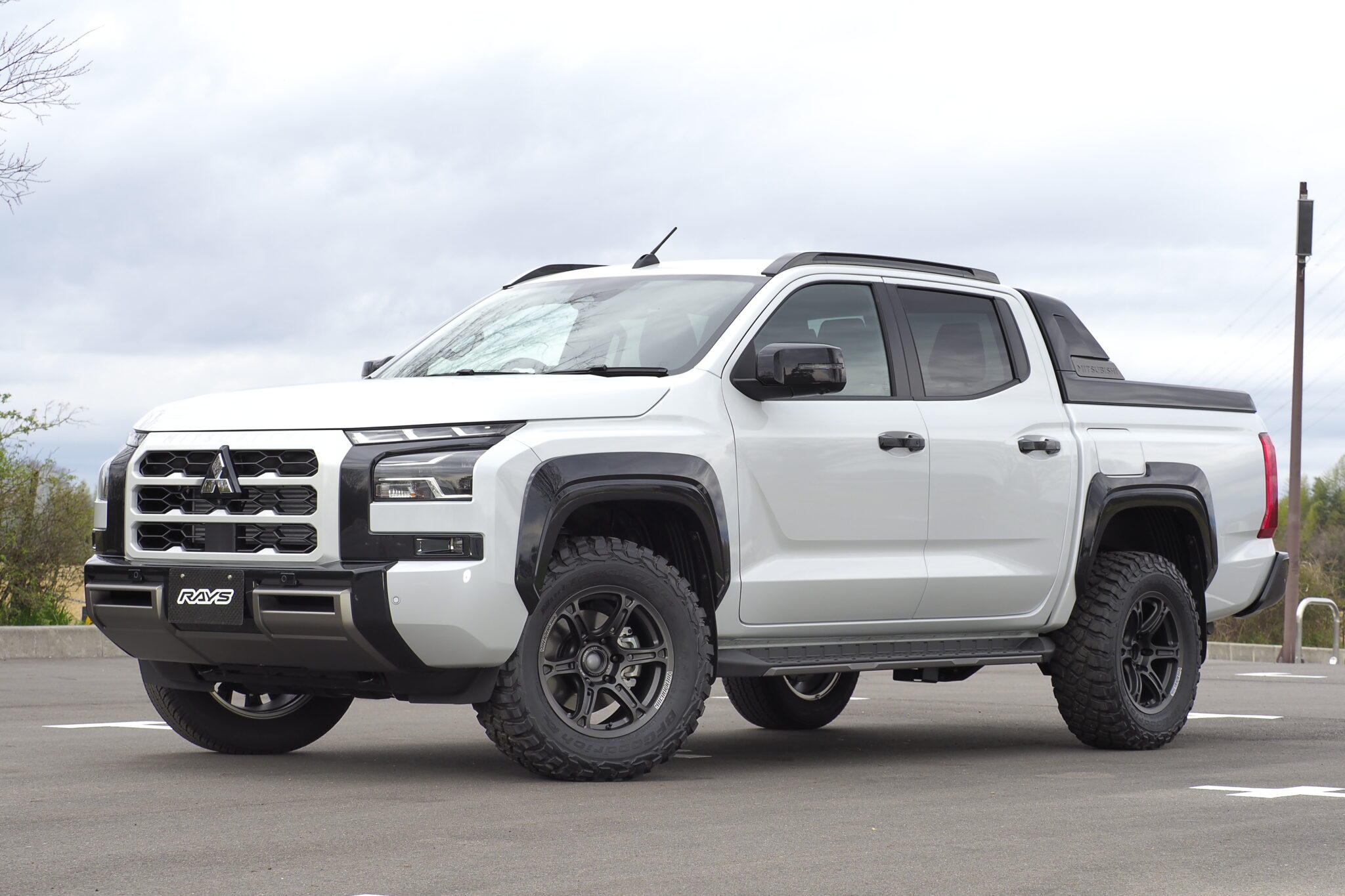 LC2Tトライトンに社外アルミホイール装着!!もっとカッコ良くなること間違い無し!?【PR】 | Motorz（モーターズ）- クルマ・バイクをもっと楽しくするメディア